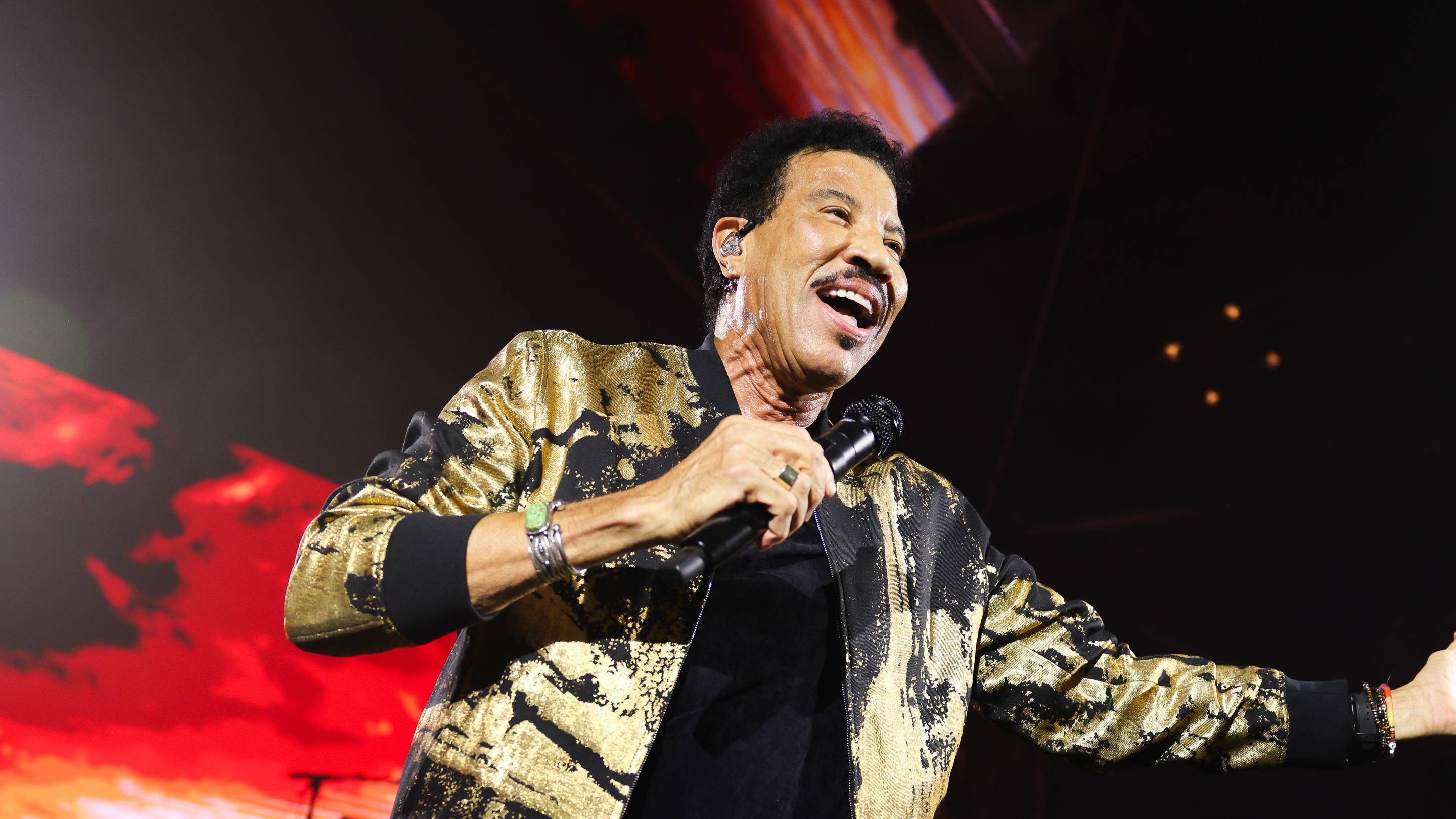 Fool In Love Festival: Full Guide to a Star-Studded Lineup