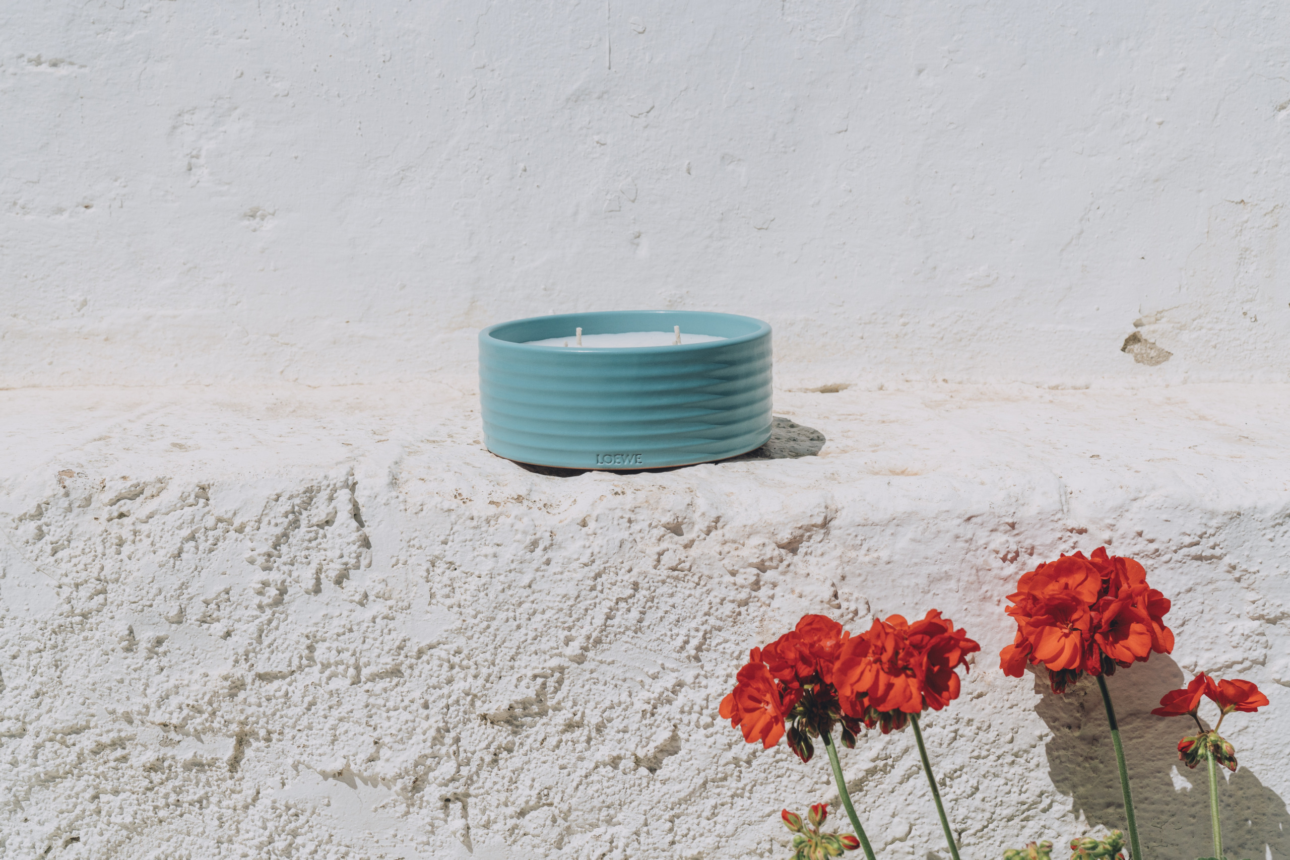 Top 5 Scented Outdoor Candles for Summer Ambiance