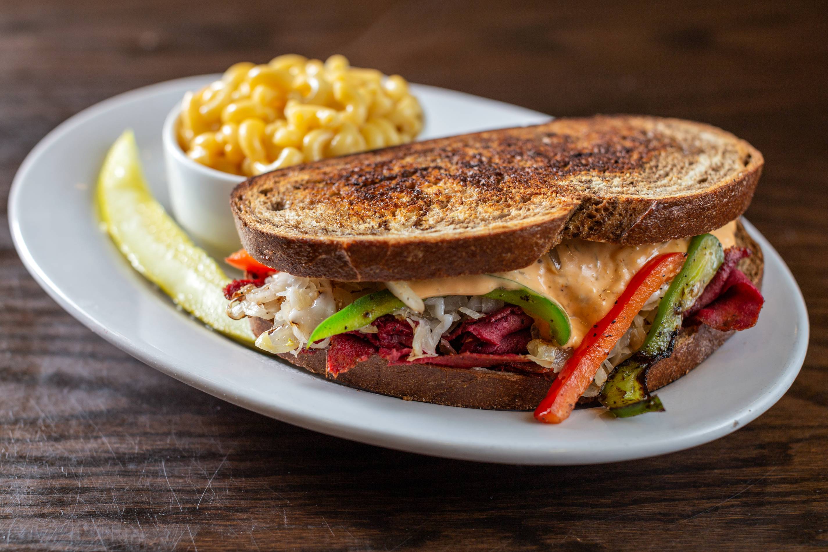 Explore Chicago's Lakeview: Dining, Shopping & Attractions
