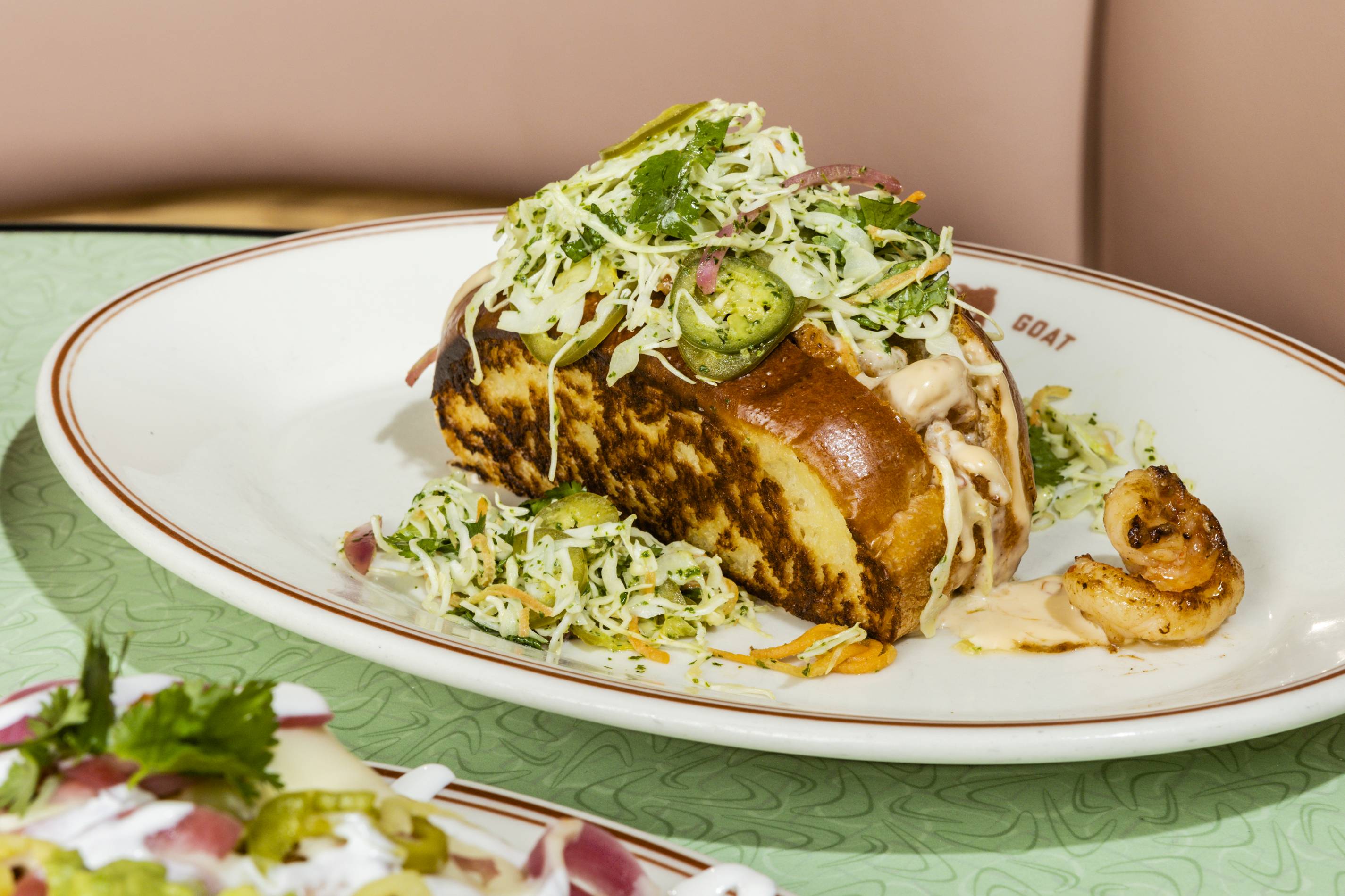 Explore Chicago's Lakeview: Dining, Shopping & Attractions