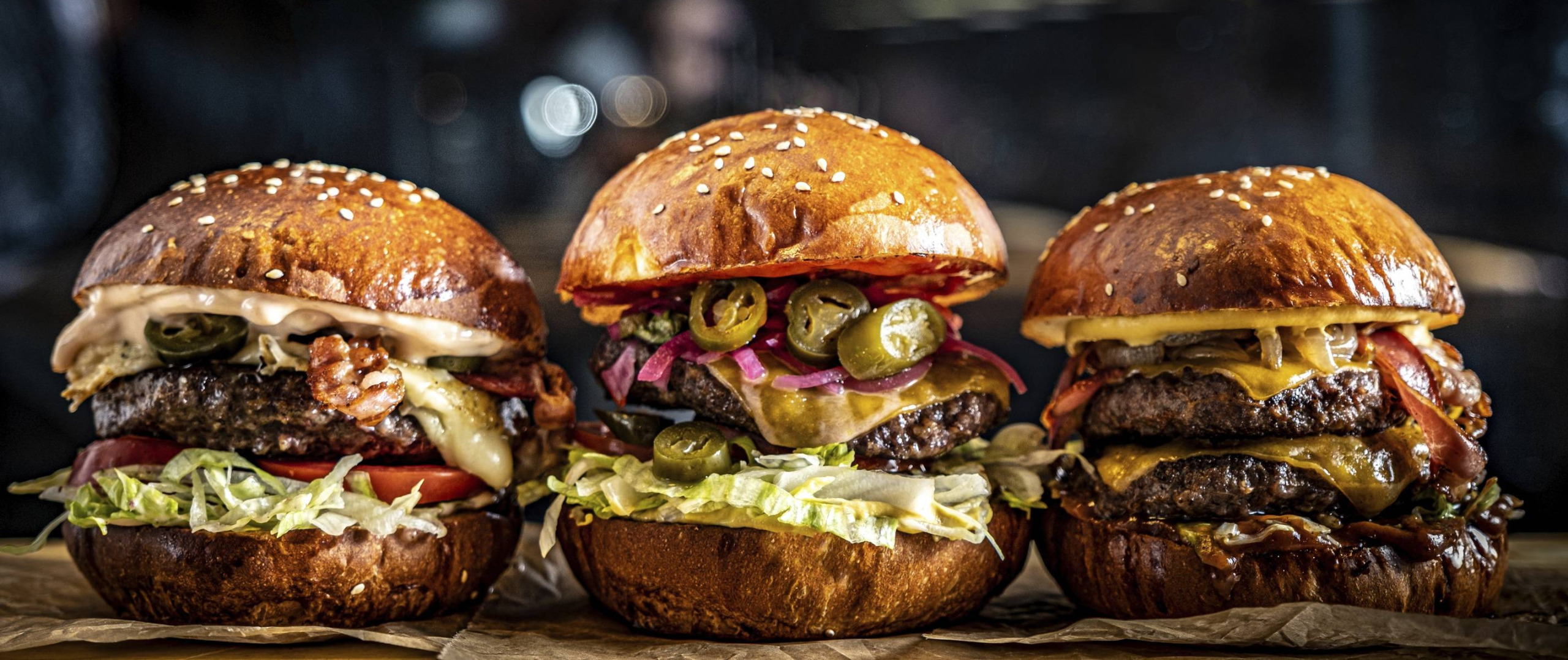 Top 10 Juiciest Burgers Across the U.S: Must-Try Spots