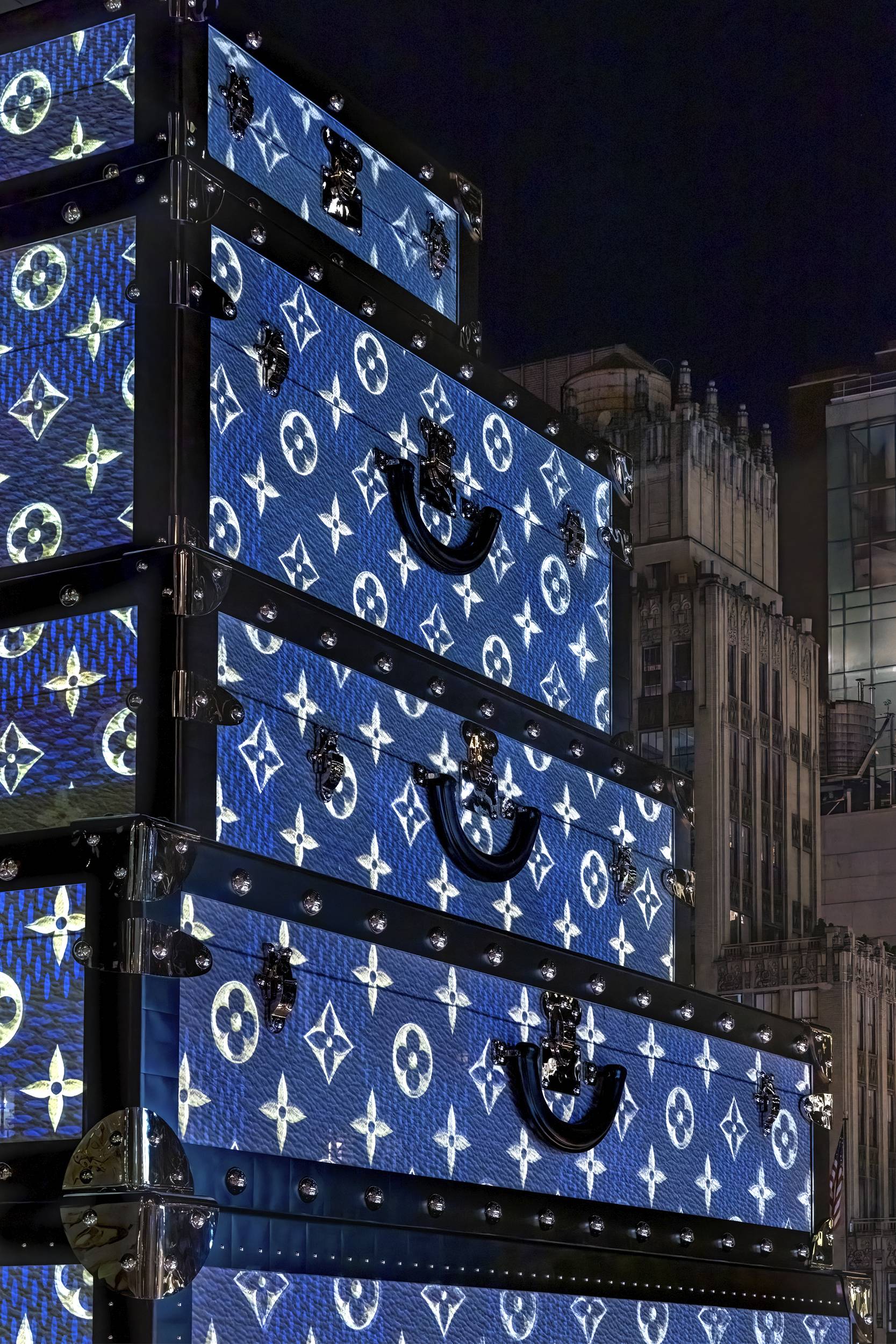 Louis Vuitton's Stunning Animated Holiday Façade