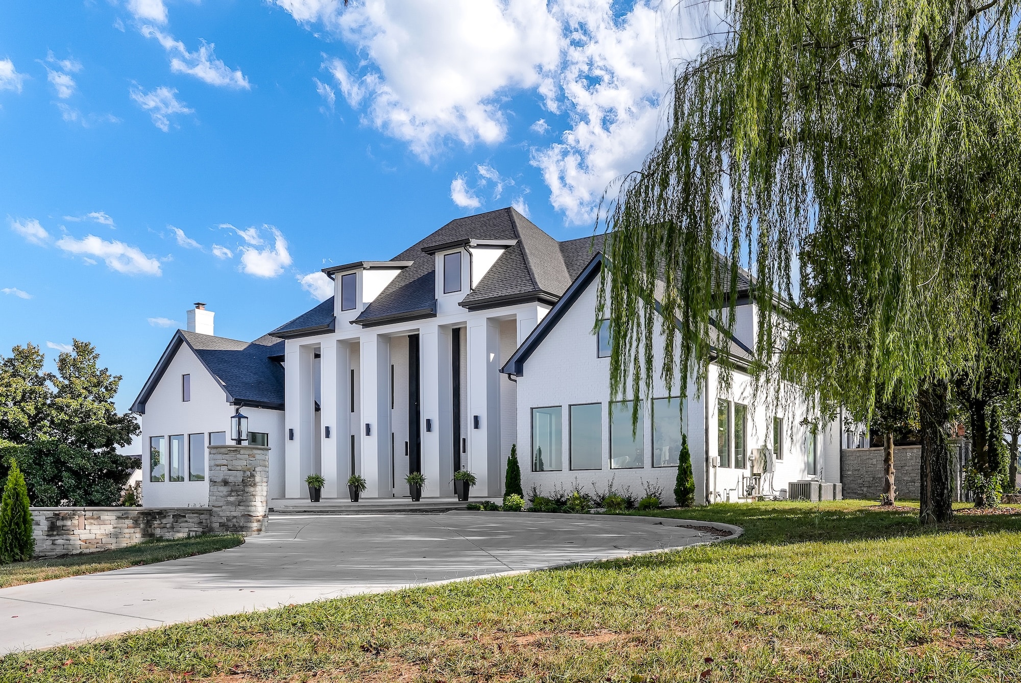 Luxury Franklin Estate: 9,000 Sq Ft Home & Guesthouse