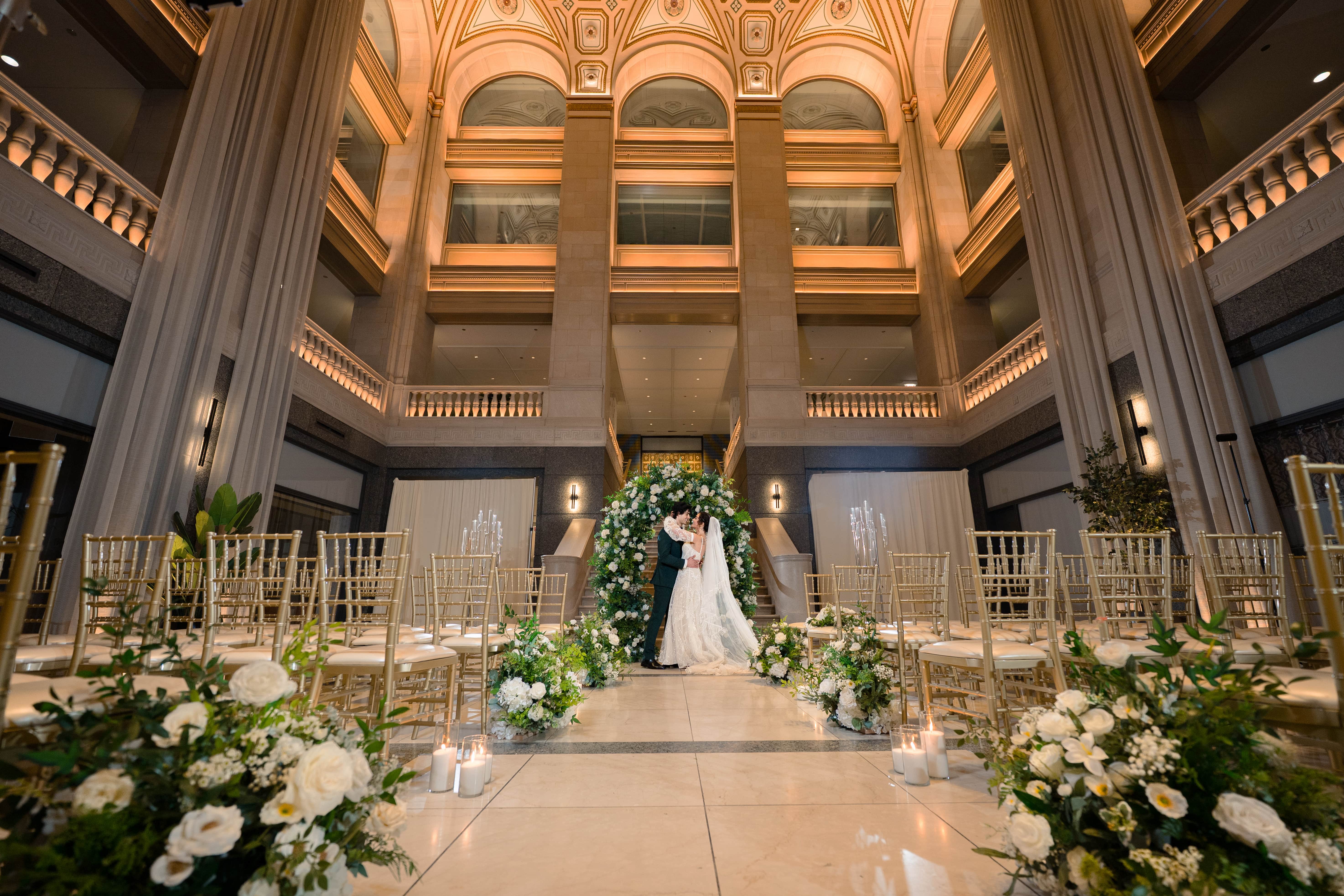 Timeless Chicago Weddings: Discover Builders BLDG's Elegance