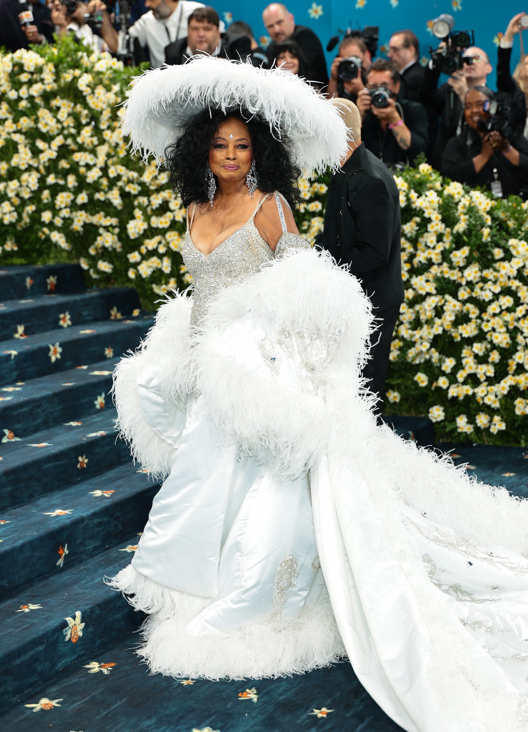 Diana Ross Dazzles On The 2025 Met Gala Red Carpet - Modern Luxury