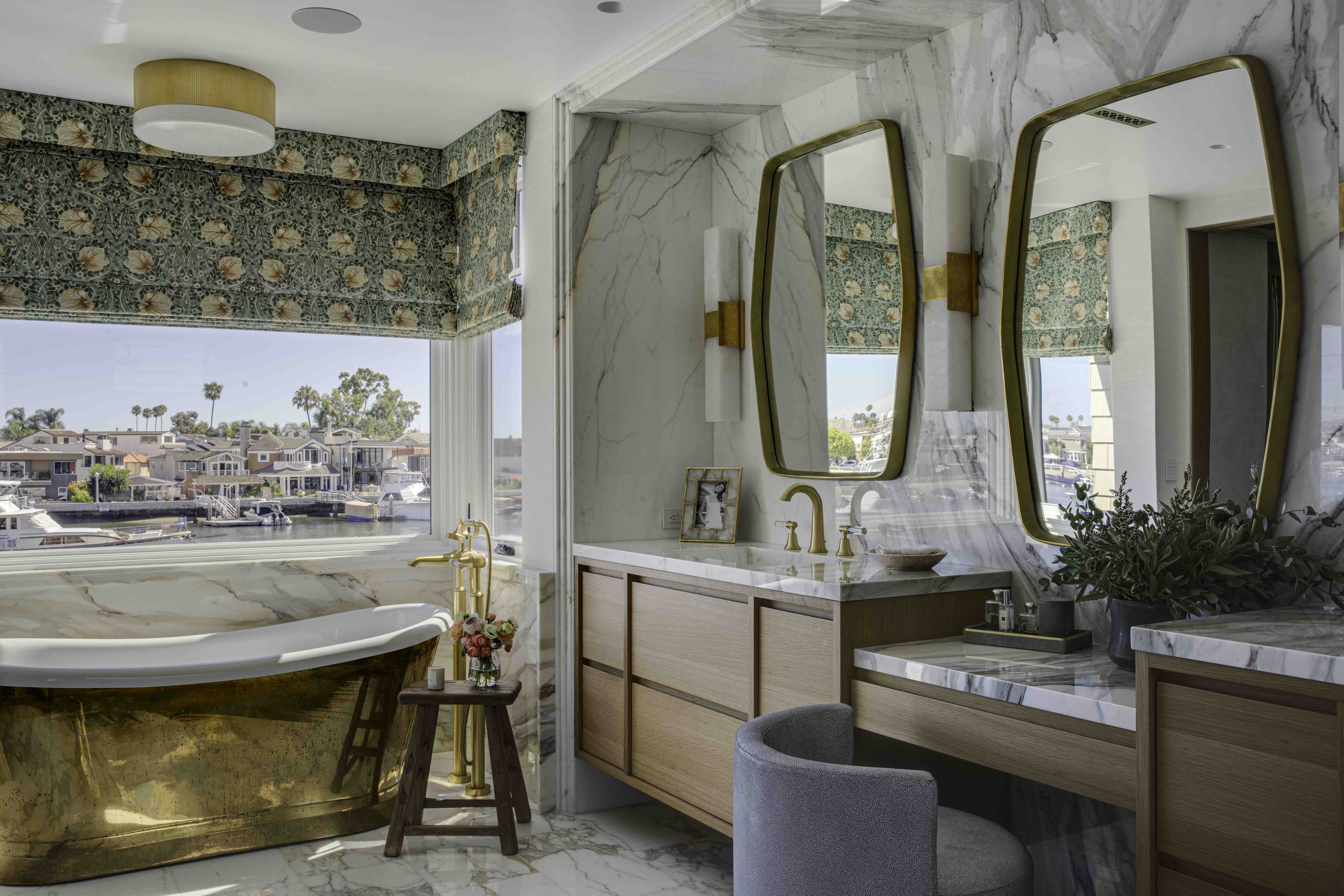 Layered Luxury Takes Center Stage in This Show-Stopping Beacon Bay Home