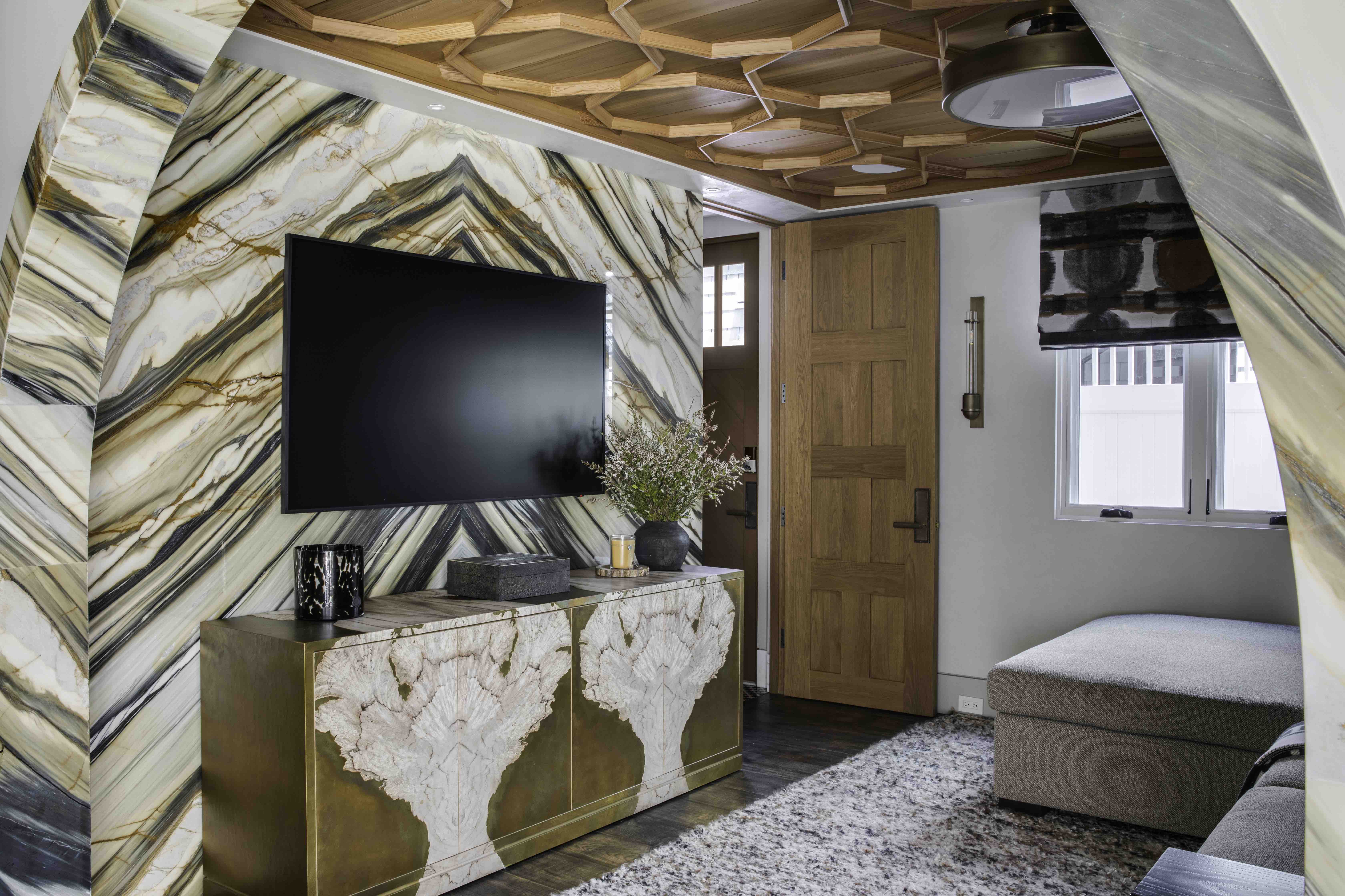 Layered Luxury Takes Center Stage in This Show-Stopping Beacon Bay Home