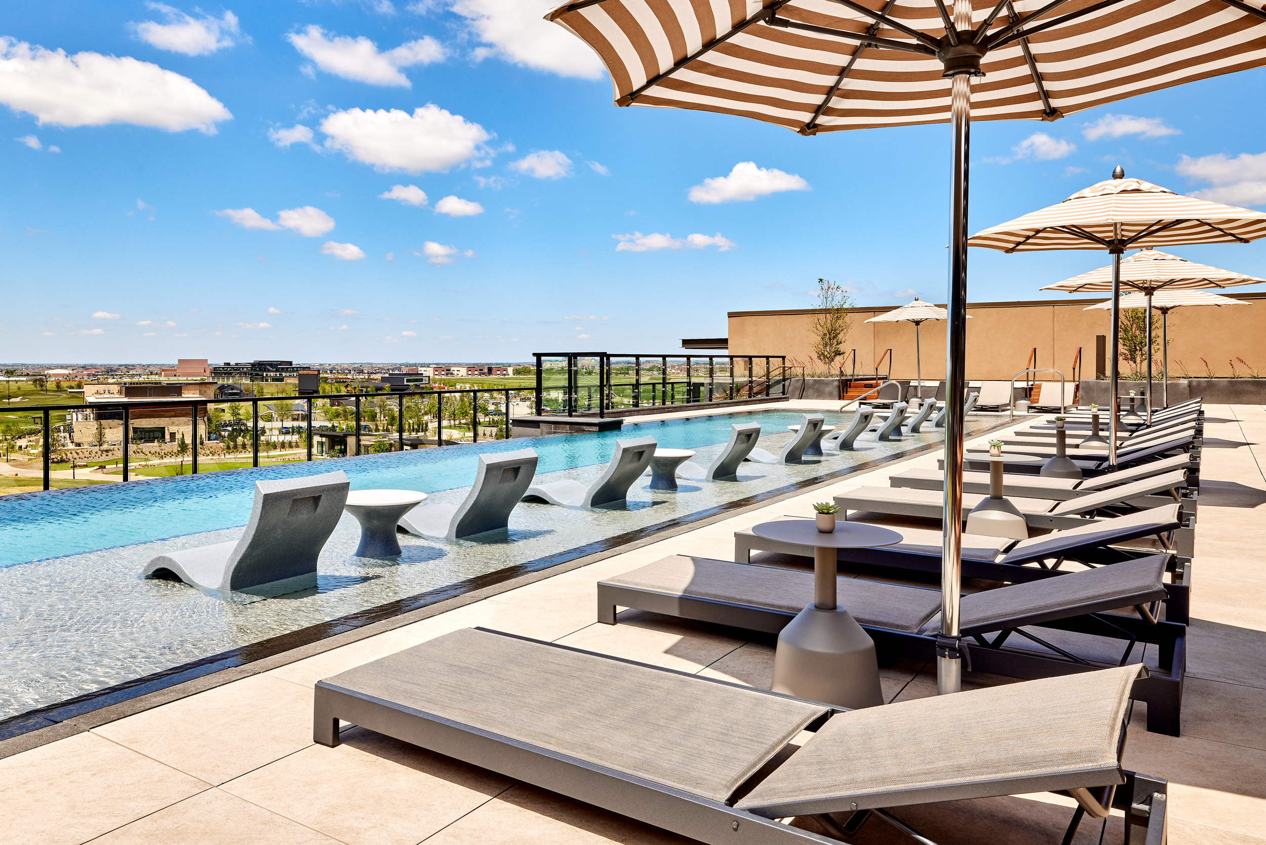 Top 6 Luxurious Hotels with Stunning Pools in Dallas
