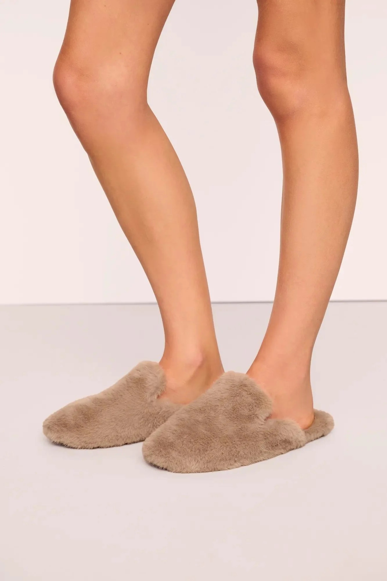 Cozy Chic: 13 Stylish Slippers to Elevate Your Comfort