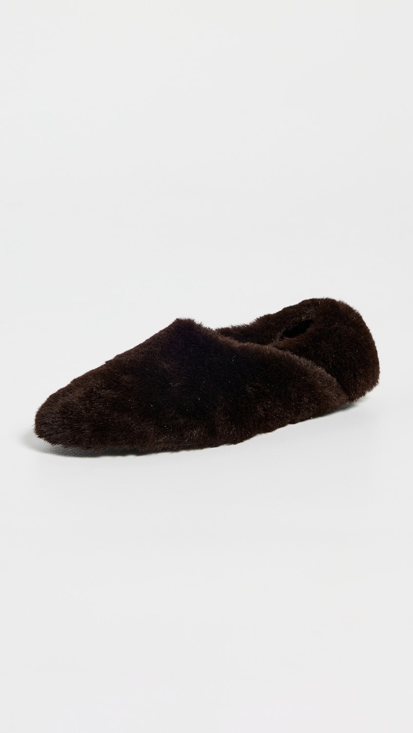 Cozy Chic: 13 Stylish Slippers to Elevate Your Comfort