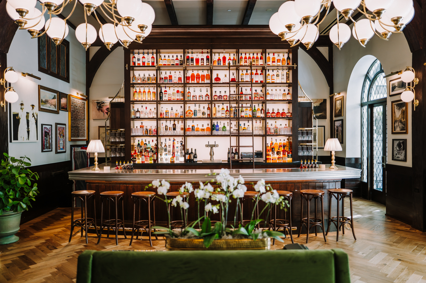Lake Forest's Historic Deer Path Inn Debuts New Restaurant