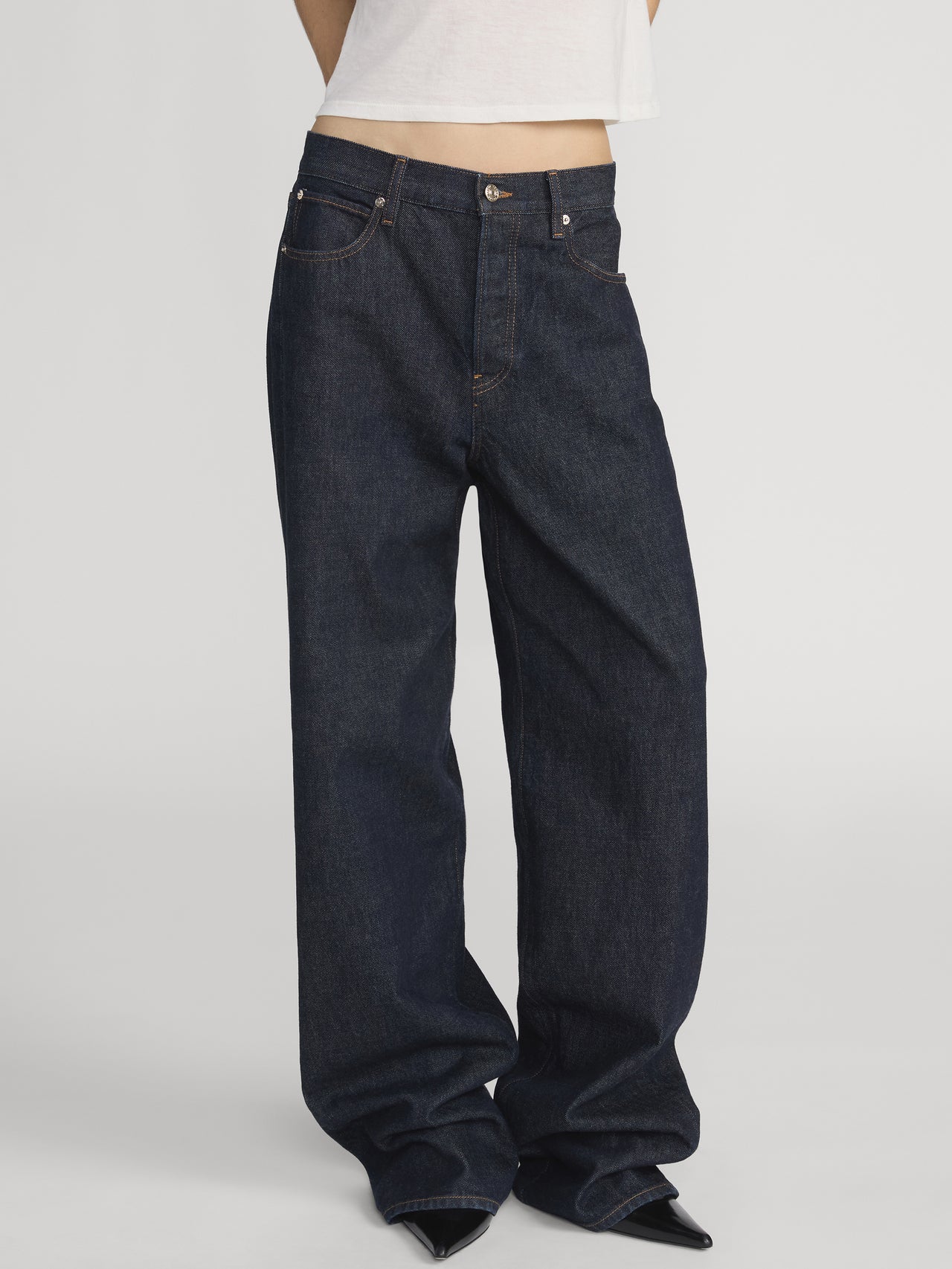 Best Contrast Stitching Jeans for Edgy Spring Looks